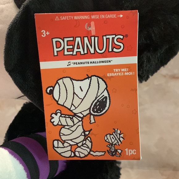 Peanuts | Holiday | Peanuts Halloween Theme Animated Side Dancing To ...